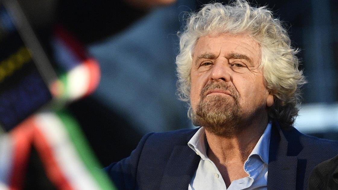 Beppe Grillo Resta In Ospedale A Cecina.